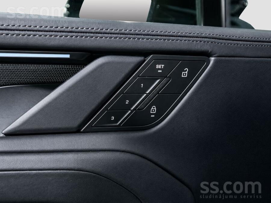 Melns Porsche Cayenne 2026 Rīga, ar dzinēja tilpumu 3.00 L un nobraukumu 9 tūkst. km par 124890 €, foto 11 vietnē AUTOMOTO.COM.LV