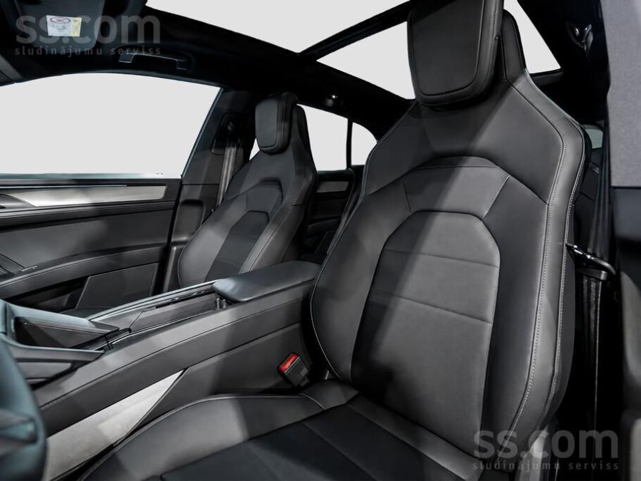 Melns Porsche Cayenne 2026 Rīga, ar dzinēja tilpumu 3.00 L un nobraukumu 9 tūkst. km par 124890 €, foto 13 vietnē AUTOMOTO.COM.LV