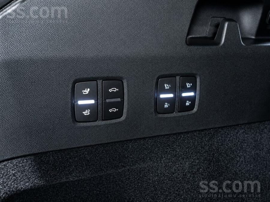 Melns Porsche Cayenne 2026 Rīga, ar dzinēja tilpumu 3.00 L un nobraukumu 9 tūkst. km par 124890 €, foto 15 vietnē AUTOMOTO.COM.LV