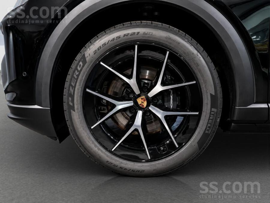 Melns Porsche Cayenne 2026 Rīga, ar dzinēja tilpumu 3.00 L un nobraukumu 9 tūkst. km par 124890 €, foto 16 vietnē AUTOMOTO.COM.LV