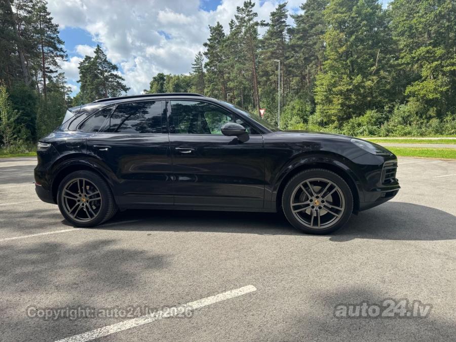 Black Porsche Cayenne 2018 in Tallinn, with an engine capacity of 3.00 L and mileage of 109 thousand km for 42900 €, photo 1 on AUTOMOTO.COM.LV