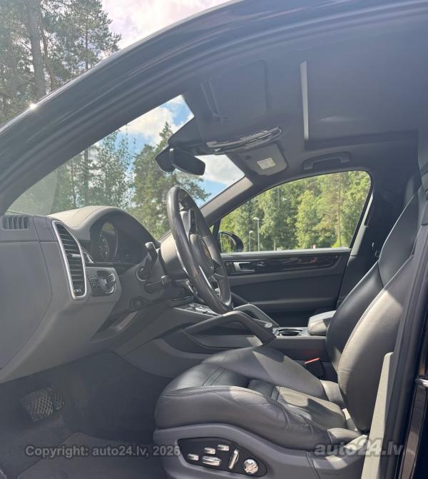 Melns Porsche Cayenne 2018 Tallina, ar dzinēja tilpumu 3.00 L un nobraukumu 109 tūkst. km par 42900 €, foto 7 vietnē AUTOMOTO.COM.LV