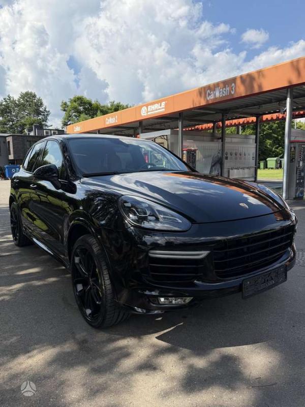 Melns Porsche Cayenne 2017 Kauņa, ar dzinēja tilpumu 3.00 L un nobraukumu 150 tūkst. km par 29800 €, foto 1 vietnē AUTOMOTO.COM.LV