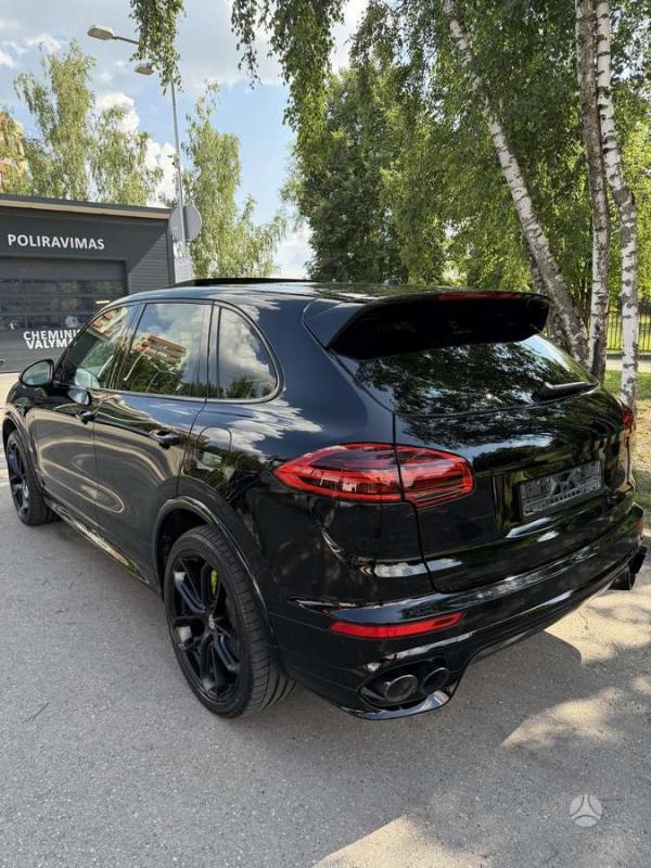 Melns Porsche Cayenne 2017 Kauņa, ar dzinēja tilpumu 3.00 L un nobraukumu 150 tūkst. km par 29800 €, foto 4 vietnē AUTOMOTO.COM.LV