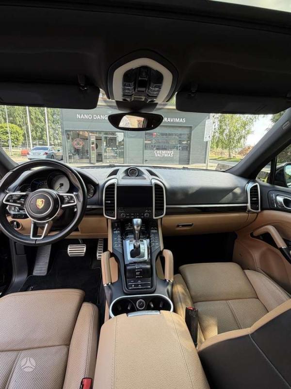 Melns Porsche Cayenne 2017 Kauņa, ar dzinēja tilpumu 3.00 L un nobraukumu 150 tūkst. km par 29800 €, foto 8 vietnē AUTOMOTO.COM.LV