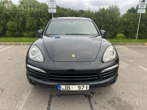 Black Porsche Cayenne 2012 in Riga, with an engine capacity of 3.00 L and mileage of 285 thousand km for 8650 €, photo 3 on AUTOMOTO.COM.LV