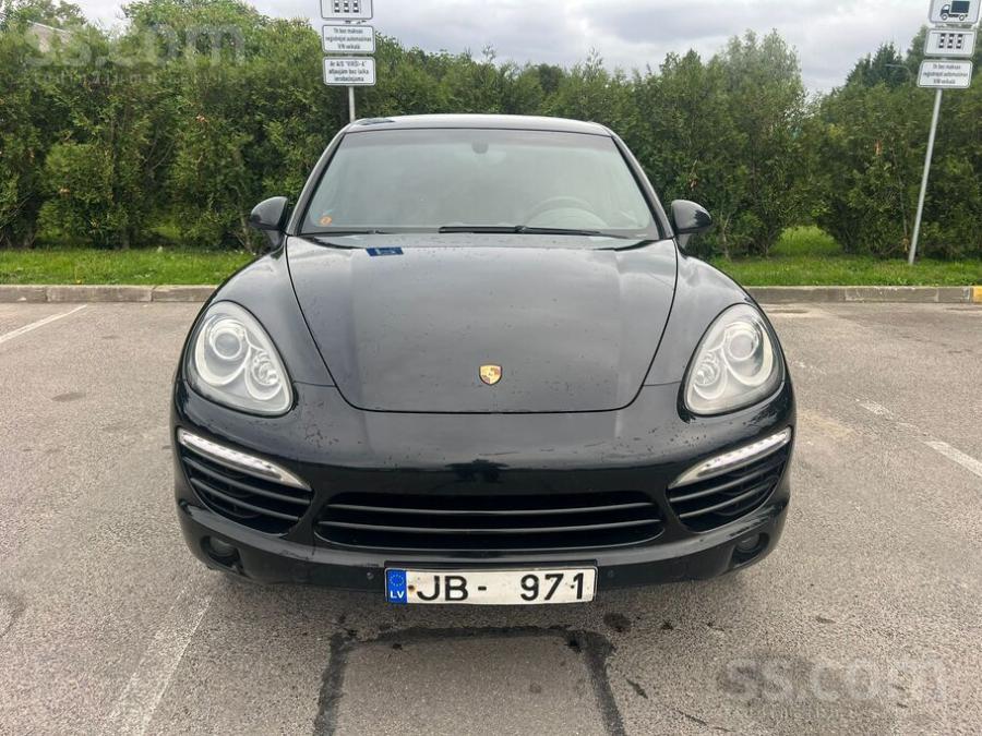 Black Porsche Cayenne 2012 in Riga, with an engine capacity of 3.00 L and mileage of 285 thousand km for 8650 €, photo 3 on AUTOMOTO.COM.LV
