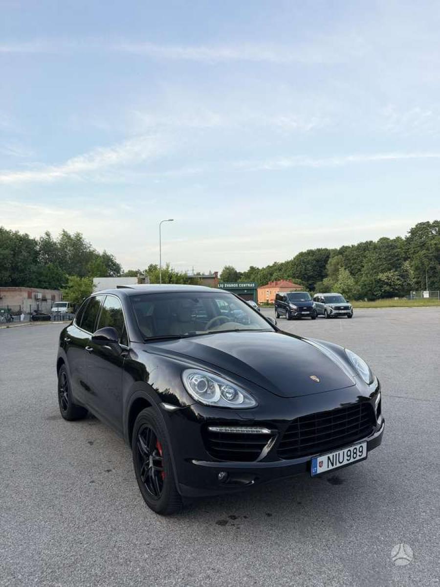 Black Porsche Cayenne 2013 in Klaipeda, with an engine capacity of 4.80 L and mileage of 195 thousand km for 13200 €, photo 1 on AUTOMOTO.COM.LV
