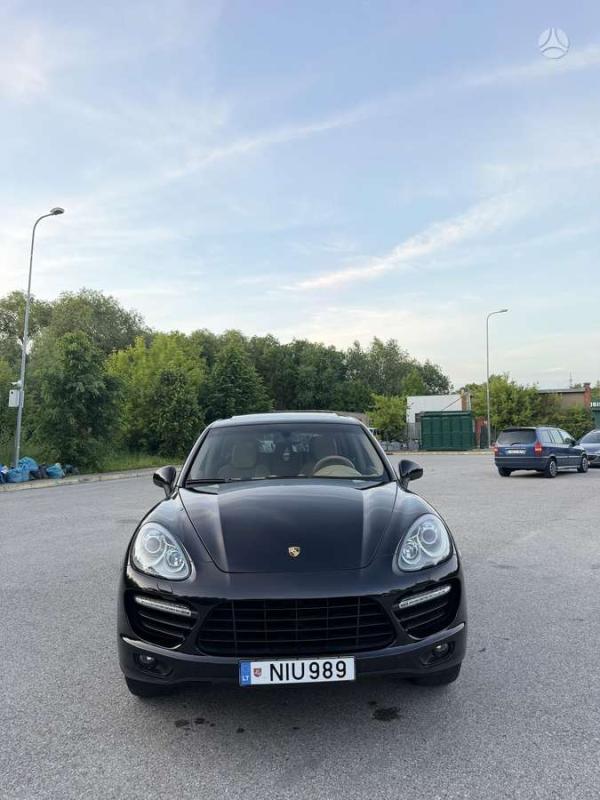 Melns Porsche Cayenne 2013 Klaipėda, ar dzinēja tilpumu 4.80 L un nobraukumu 195 tūkst. km par 13200 €, foto 2 vietnē AUTOMOTO.COM.LV