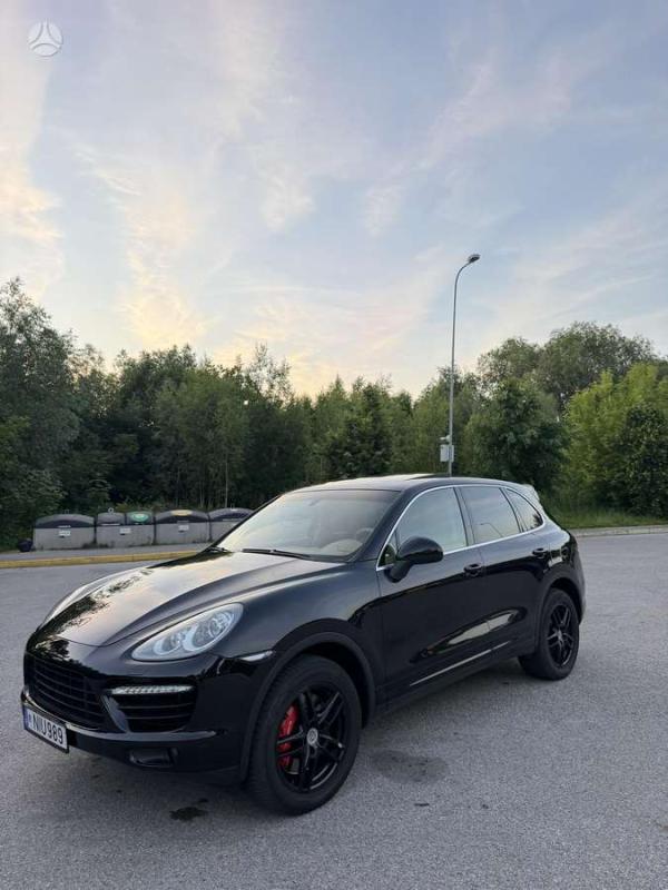 Melns Porsche Cayenne 2013 Klaipėda, ar dzinēja tilpumu 4.80 L un nobraukumu 195 tūkst. km par 13200 €, foto 3 vietnē AUTOMOTO.COM.LV