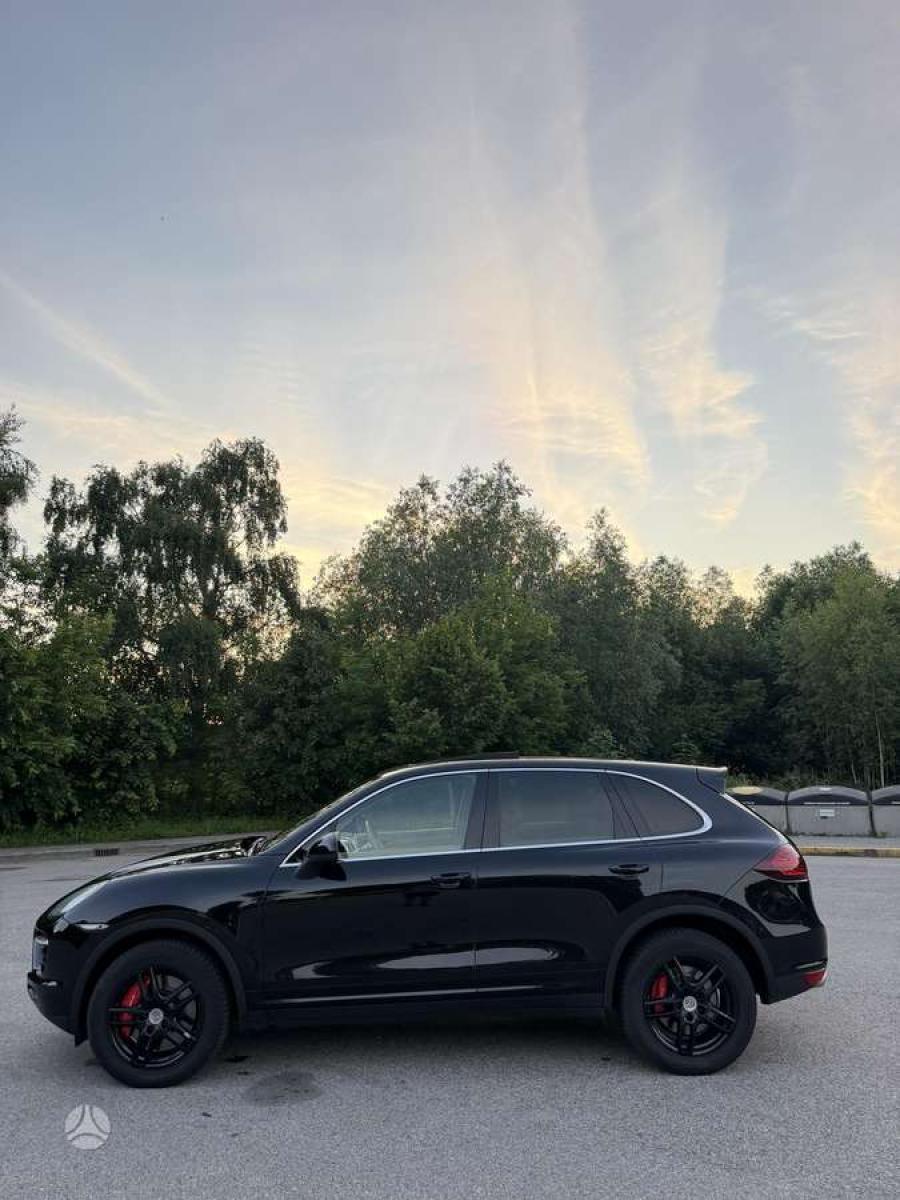 Black Porsche Cayenne 2013 in Klaipeda, with an engine capacity of 4.80 L and mileage of 195 thousand km for 13200 €, photo 5 on AUTOMOTO.COM.LV