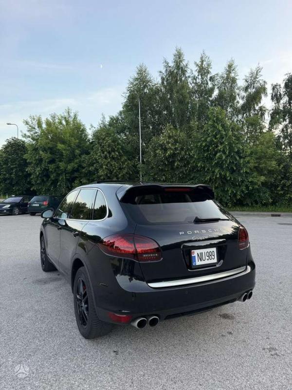 Melns Porsche Cayenne 2013 Klaipėda, ar dzinēja tilpumu 4.80 L un nobraukumu 195 tūkst. km par 13200 €, foto 5 vietnē AUTOMOTO.COM.LV