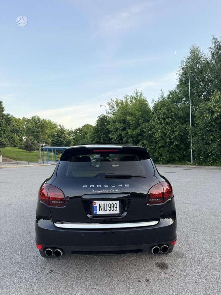Black Porsche Cayenne 2013 in Klaipeda, with an engine capacity of 4.80 L and mileage of 195 thousand km for 13200 €, photo 7 on AUTOMOTO.COM.LV