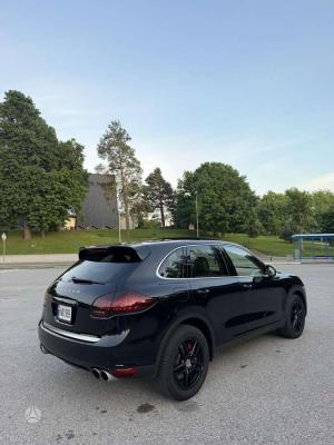 Black Porsche Cayenne 2013 in Klaipeda, with an engine capacity of 4.80 L and mileage of 195 thousand km for 13200 €, photo 8 on AUTOMOTO.COM.LV
