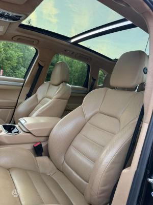 Black Porsche Cayenne 2013 in Klaipeda, with an engine capacity of 4.80 L and mileage of 195 thousand km for 13200 €, photo 10 on AUTOMOTO.COM.LV
