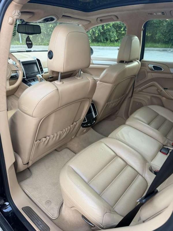 Melns Porsche Cayenne 2013 Klaipėda, ar dzinēja tilpumu 4.80 L un nobraukumu 195 tūkst. km par 13200 €, foto 10 vietnē AUTOMOTO.COM.LV