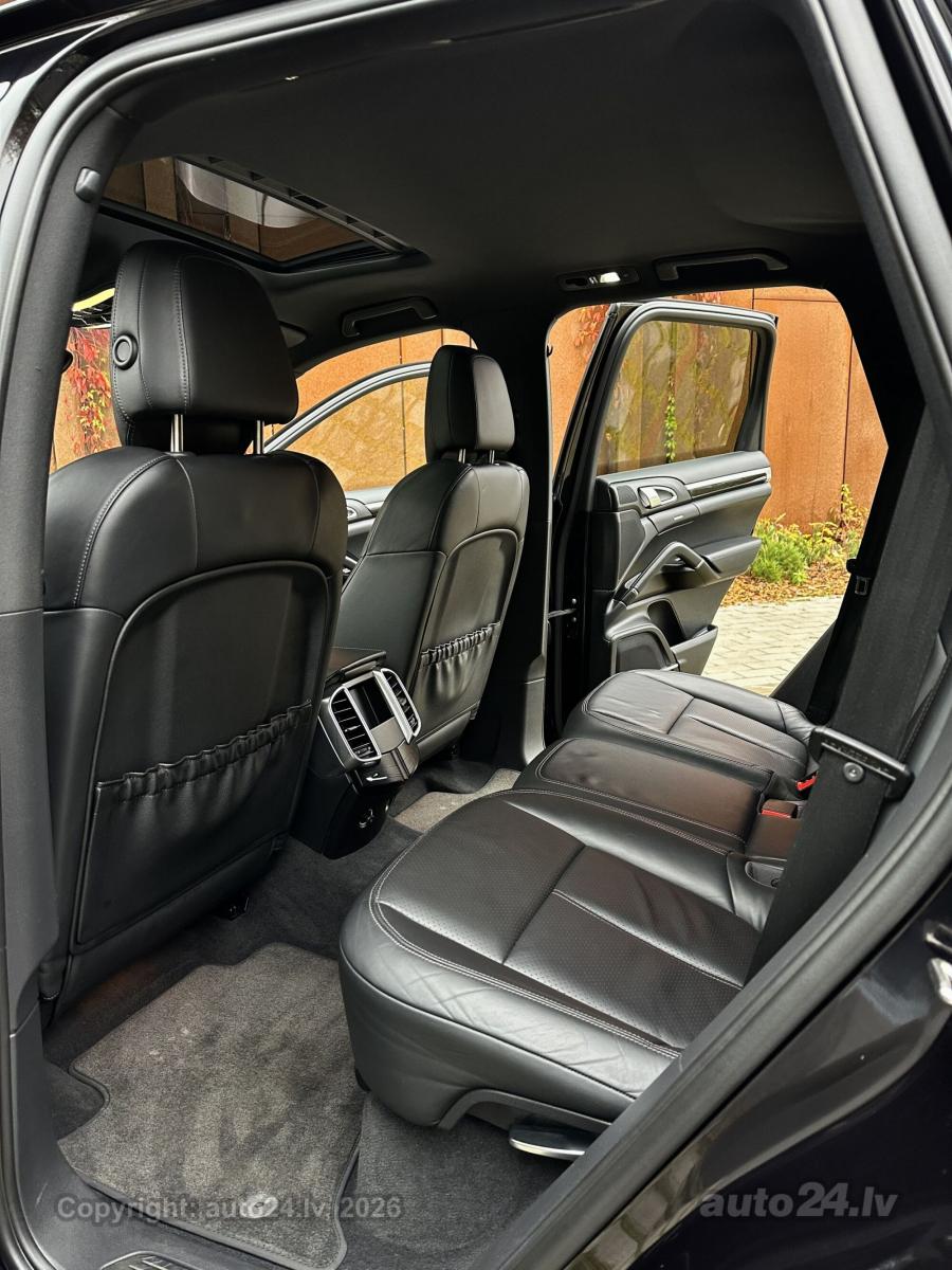 Black Porsche Cayenne 2010 in Keila, with an engine capacity of 4.80 L and mileage of 210 thousand km for 15900 €, photo 7 on AUTOMOTO.COM.LV