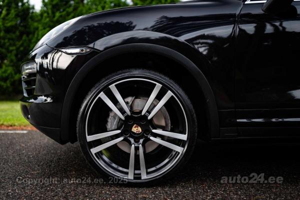 Melns Porsche Cayenne 2011 Tallina, ar dzinēja tilpumu 3.00 L un nobraukumu 337 tūkst. km par 13500 €, foto 11 vietnē AUTOMOTO.COM.LV