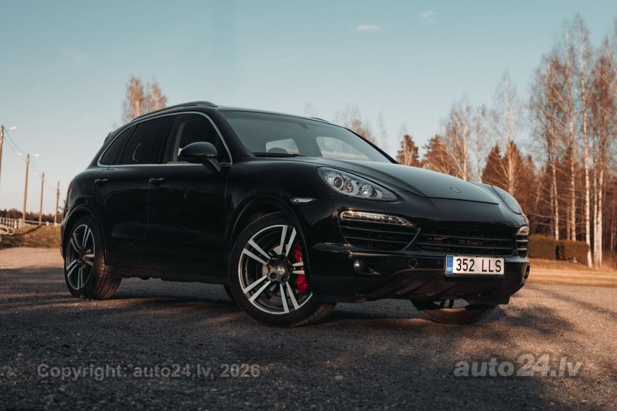 Black Porsche Cayenne 2012 in Parnu, with an engine capacity of 3.00 L and mileage of 287 thousand km for 16500 €, photo 3 on AUTOMOTO.COM.LV