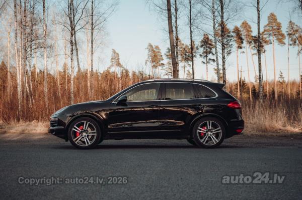 Black Porsche Cayenne 2012 in Parnu, with an engine capacity of 3.00 L and mileage of 287 thousand km for 16500 €, photo 5 on AUTOMOTO.COM.LV