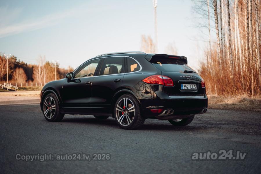 Black Porsche Cayenne 2012 in Parnu, with an engine capacity of 3.00 L and mileage of 287 thousand km for 16500 €, photo 8 on AUTOMOTO.COM.LV