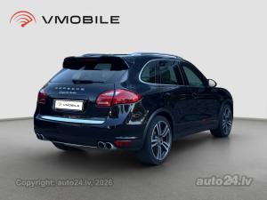 Black Porsche Cayenne 2012 in Riga, with an engine capacity of 4.80 L and mileage of 74 thousand km for 29990 €, photo 3 on AUTOMOTO.COM.LV