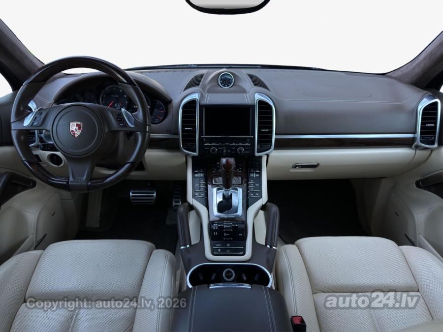 Black Porsche Cayenne 2012 in Riga, with an engine capacity of 4.80 L and mileage of 74 thousand km for 29990 €, photo 8 on AUTOMOTO.COM.LV