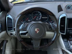 Black Porsche Cayenne 2012 in Riga, with an engine capacity of 4.80 L and mileage of 74 thousand km for 29990 €, photo 9 on AUTOMOTO.COM.LV