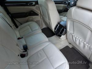 Black Porsche Cayenne 2012 in Riga, with an engine capacity of 4.80 L and mileage of 74 thousand km for 29990 €, photo 13 on AUTOMOTO.COM.LV