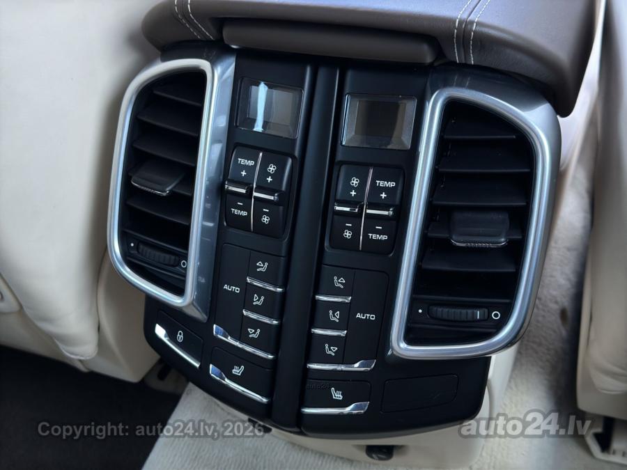 Black Porsche Cayenne 2012 in Riga, with an engine capacity of 4.80 L and mileage of 74 thousand km for 29990 €, photo 18 on AUTOMOTO.COM.LV