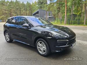 Melns Porsche Cayenne 2013 Tallina, ar dzinēja tilpumu 4.10 L un nobraukumu 252 tūkst. km par 25999 €, foto 4 vietnē AUTOMOTO.COM.LV