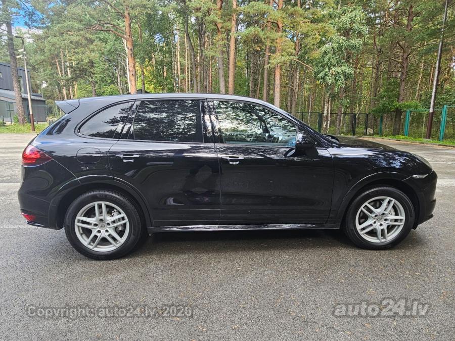 Melns Porsche Cayenne 2013 Tallina, ar dzinēja tilpumu 4.10 L un nobraukumu 252 tūkst. km par 25999 €, foto 5 vietnē AUTOMOTO.COM.LV