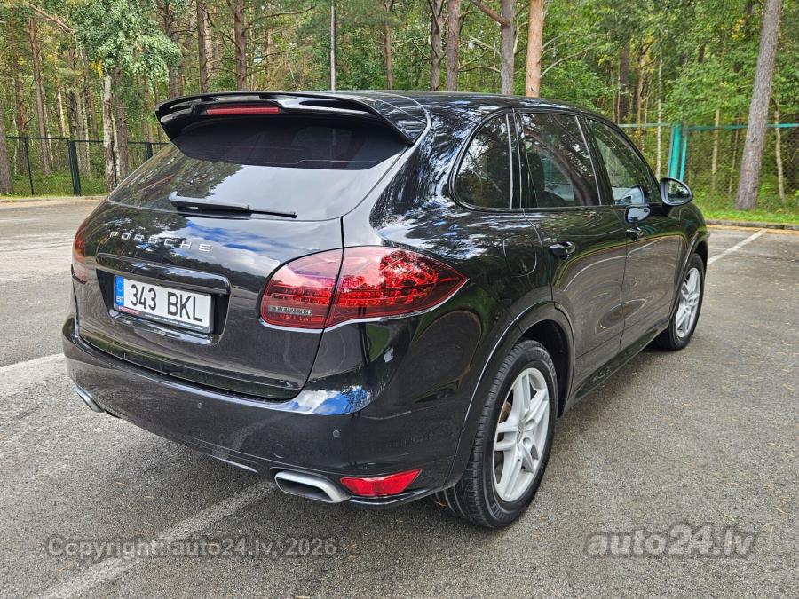 Melns Porsche Cayenne 2013 Tallina, ar dzinēja tilpumu 4.10 L un nobraukumu 252 tūkst. km par 25999 €, foto 6 vietnē AUTOMOTO.COM.LV