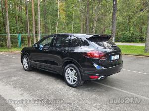Melns Porsche Cayenne 2013 Tallina, ar dzinēja tilpumu 4.10 L un nobraukumu 252 tūkst. km par 25999 €, foto 9 vietnē AUTOMOTO.COM.LV