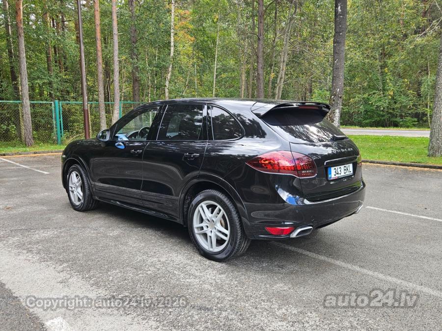 Melns Porsche Cayenne 2013 Tallina, ar dzinēja tilpumu 4.10 L un nobraukumu 252 tūkst. km par 25999 €, foto 9 vietnē AUTOMOTO.COM.LV