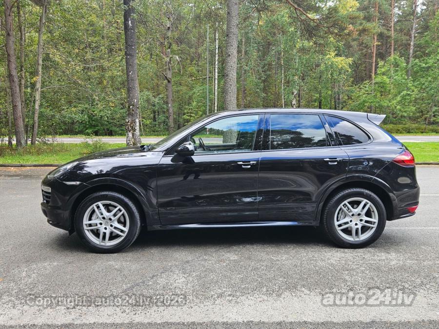 Melns Porsche Cayenne 2013 Tallina, ar dzinēja tilpumu 4.10 L un nobraukumu 252 tūkst. km par 25999 €, foto 10 vietnē AUTOMOTO.COM.LV