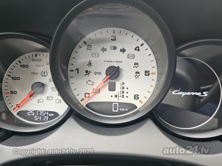 Melns Porsche Cayenne 2013 Tallina, ar dzinēja tilpumu 4.10 L un nobraukumu 252 tūkst. km par 25999 €, foto 14 vietnē AUTOMOTO.COM.LV