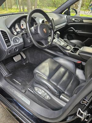 Melns Porsche Cayenne 2013 Tallina, ar dzinēja tilpumu 4.10 L un nobraukumu 252 tūkst. km par 25999 €, foto 16 vietnē AUTOMOTO.COM.LV
