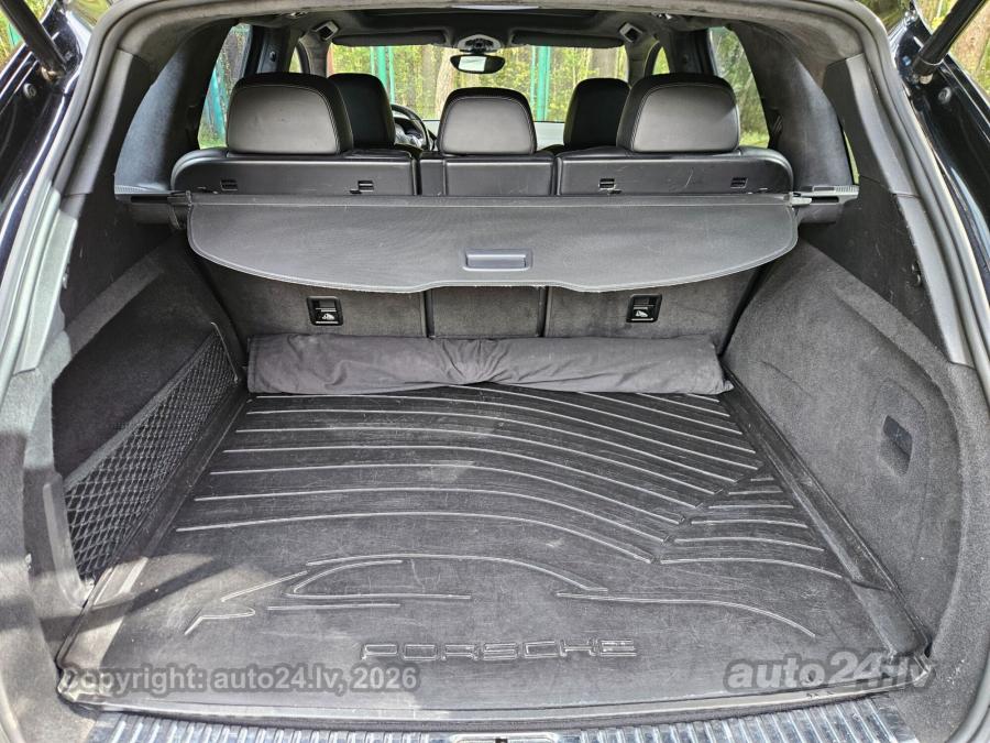 Melns Porsche Cayenne 2013 Tallina, ar dzinēja tilpumu 4.10 L un nobraukumu 252 tūkst. km par 25999 €, foto 21 vietnē AUTOMOTO.COM.LV