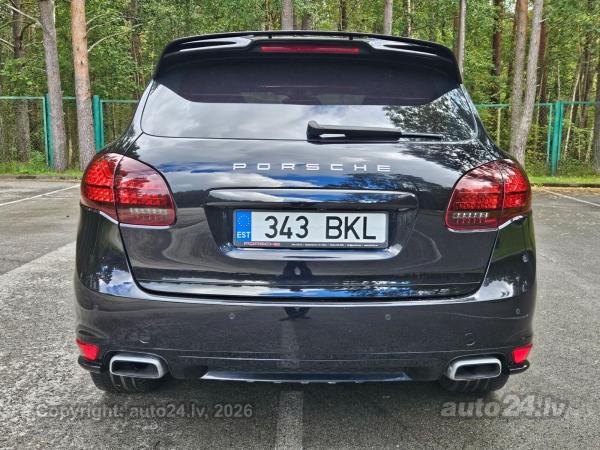 Porsche Cayenne 2013 in Tallinn on AUTOMOTO.COM.LV Black Porsche Cayenne 2013 in Tallinn, with an engine capacity of 4.10 L and mileage of 252 thousand km for 25999 €, photo 7 on AUTOMOTO.COM.LV