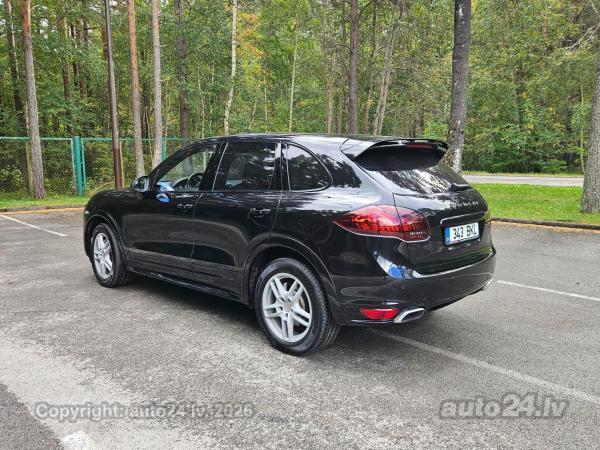 Porsche Cayenne 2013 in Tallinn on AUTOMOTO.COM.LV Black Porsche Cayenne 2013 in Tallinn, with an engine capacity of 4.10 L and mileage of 252 thousand km for 25999 €, photo 9 on AUTOMOTO.COM.LV