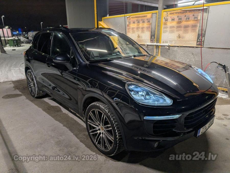 Melns Porsche Cayenne 2015 Tallina, ar dzinēja tilpumu 3.00 L un nobraukumu 162 tūkst. km par 29900 €, foto 1 vietnē AUTOMOTO.COM.LV