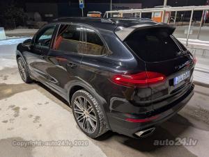 Melns Porsche Cayenne 2015 Tallina, ar dzinēja tilpumu 3.00 L un nobraukumu 162 tūkst. km par 29900 €, foto 4 vietnē AUTOMOTO.COM.LV