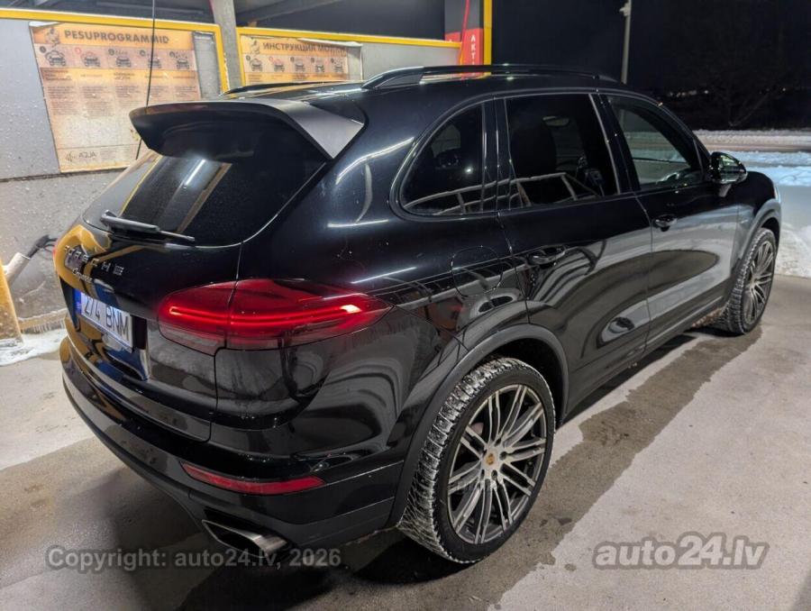 Melns Porsche Cayenne 2015 Tallina, ar dzinēja tilpumu 3.00 L un nobraukumu 162 tūkst. km par 29900 €, foto 5 vietnē AUTOMOTO.COM.LV