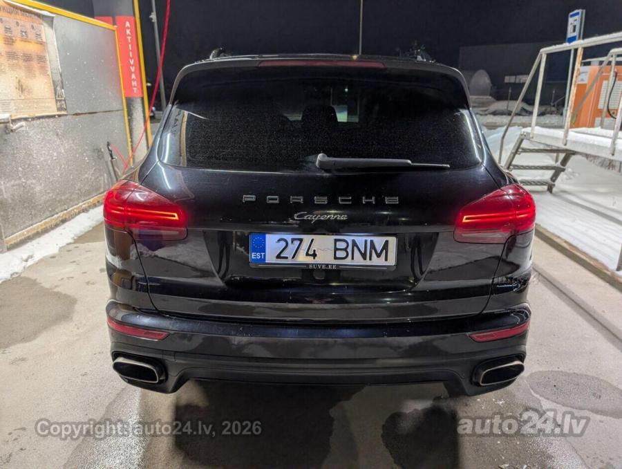 Melns Porsche Cayenne 2015 Tallina, ar dzinēja tilpumu 3.00 L un nobraukumu 162 tūkst. km par 29900 €, foto 6 vietnē AUTOMOTO.COM.LV