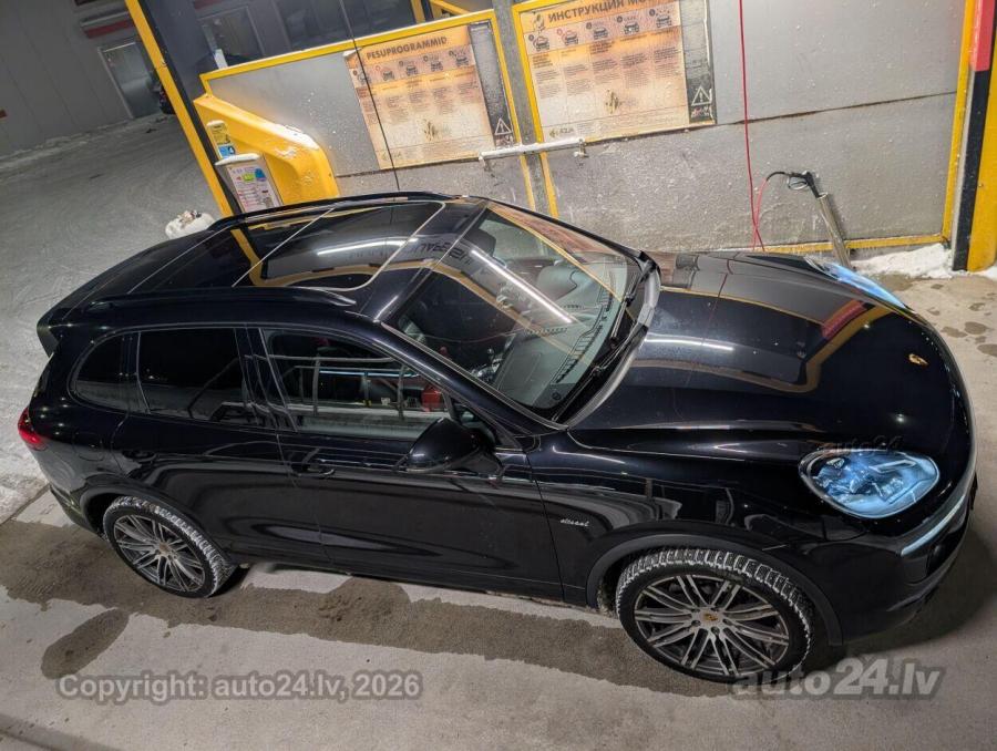 Melns Porsche Cayenne 2015 Tallina, ar dzinēja tilpumu 3.00 L un nobraukumu 162 tūkst. km par 29900 €, foto 9 vietnē AUTOMOTO.COM.LV