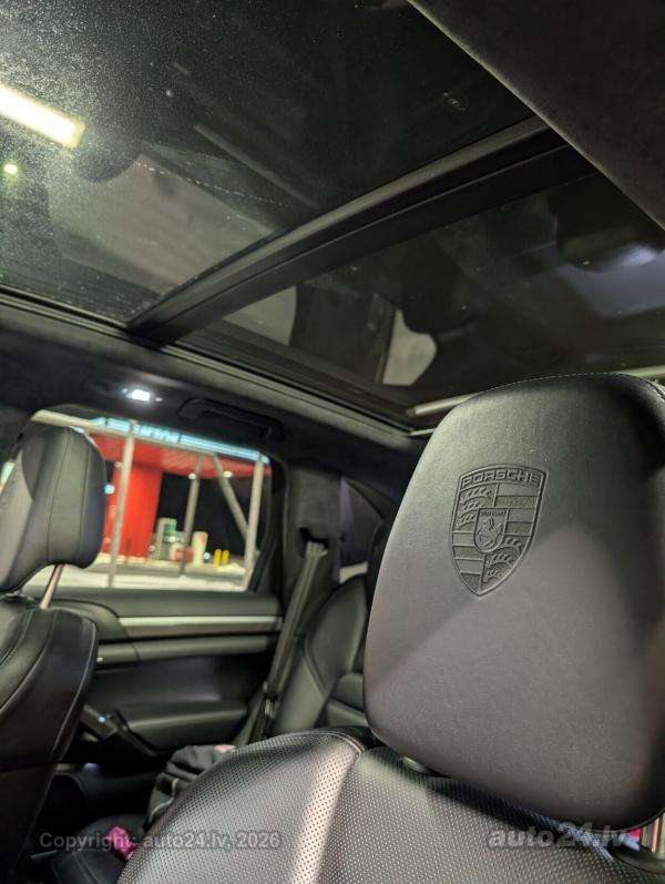 Melns Porsche Cayenne 2015 Tallina, ar dzinēja tilpumu 3.00 L un nobraukumu 162 tūkst. km par 29900 €, foto 11 vietnē AUTOMOTO.COM.LV