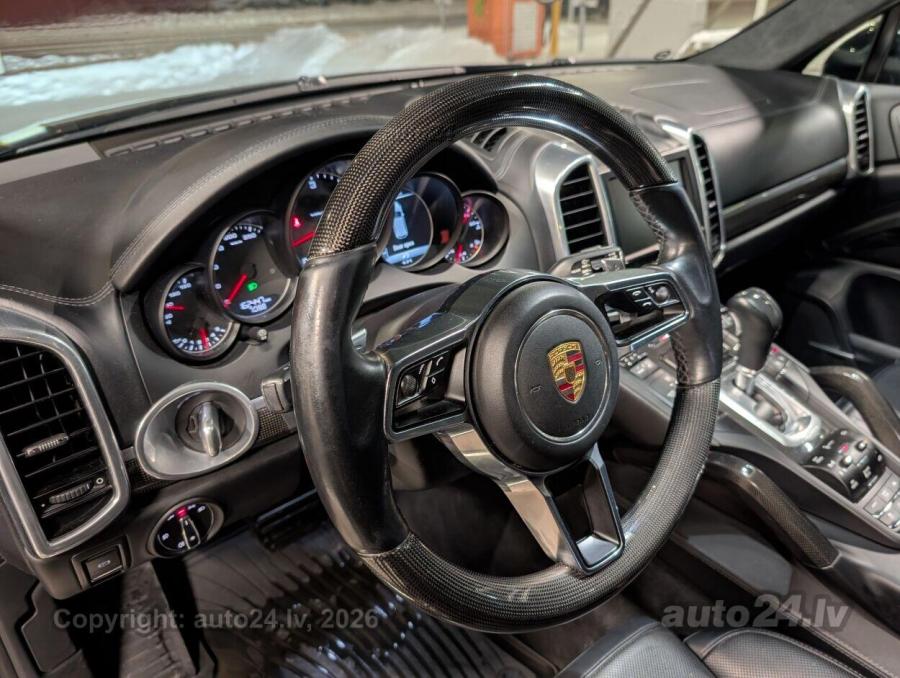 Melns Porsche Cayenne 2015 Tallina, ar dzinēja tilpumu 3.00 L un nobraukumu 162 tūkst. km par 29900 €, foto 12 vietnē AUTOMOTO.COM.LV