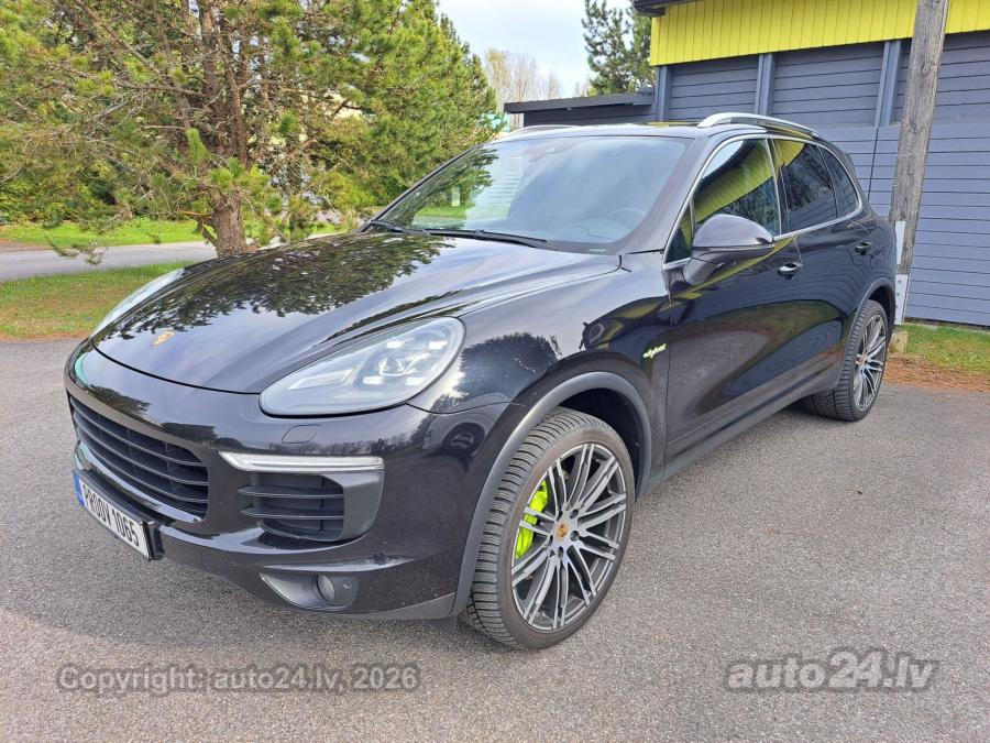 Black Porsche Cayenne 2015 in Tallinn, with an engine capacity of 3.00 L and mileage of 337 thousand km for 19990 €, photo 1 on AUTOMOTO.COM.LV