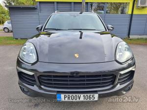 Black Porsche Cayenne 2015 in Tallinn, with an engine capacity of 3.00 L and mileage of 337 thousand km for 19990 €, photo 3 on AUTOMOTO.COM.LV